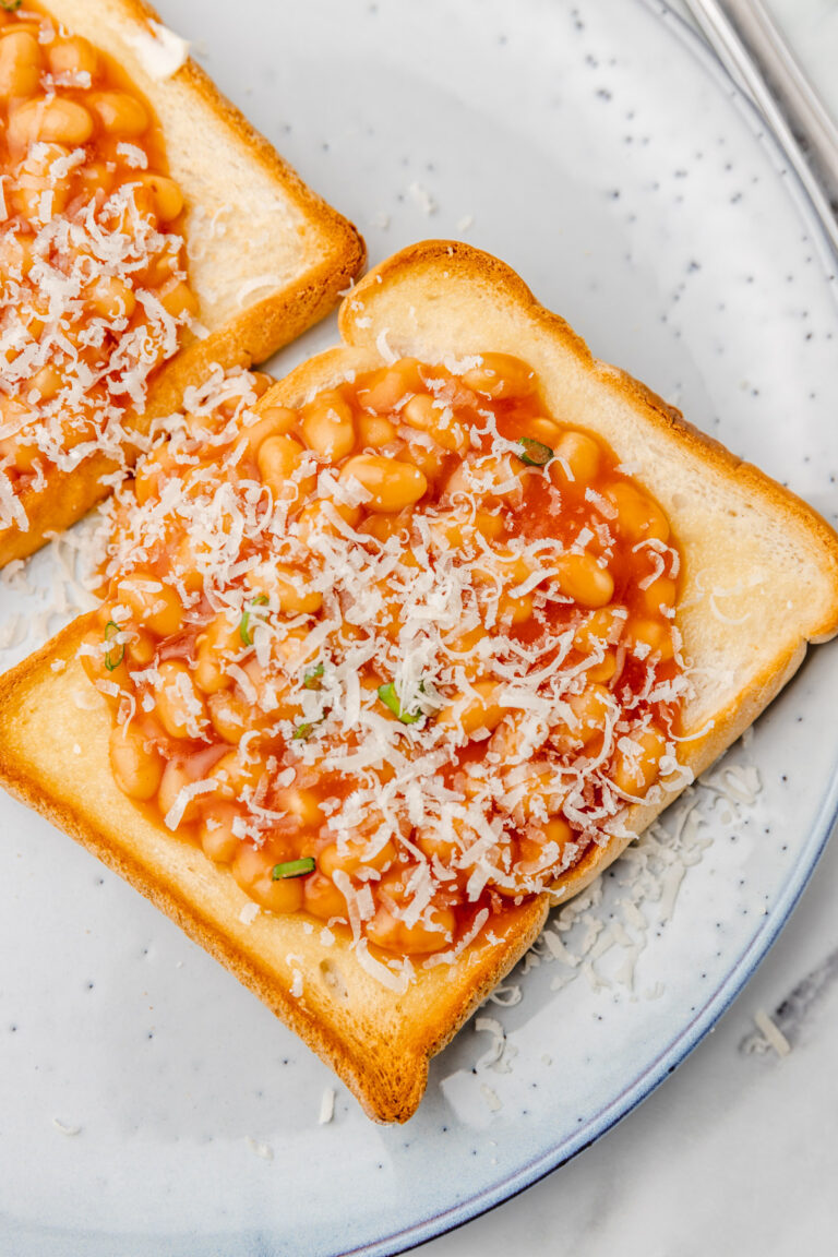 British Beans On Toast (Baked Beans With Toast) - yourcookingbuddy.com